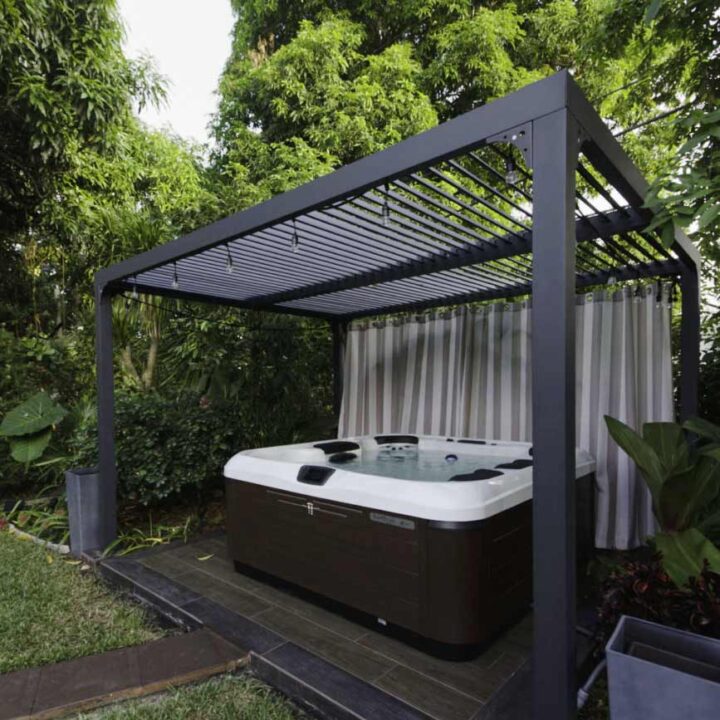Modern Luxury Pergola & Hot Tub Privacy
